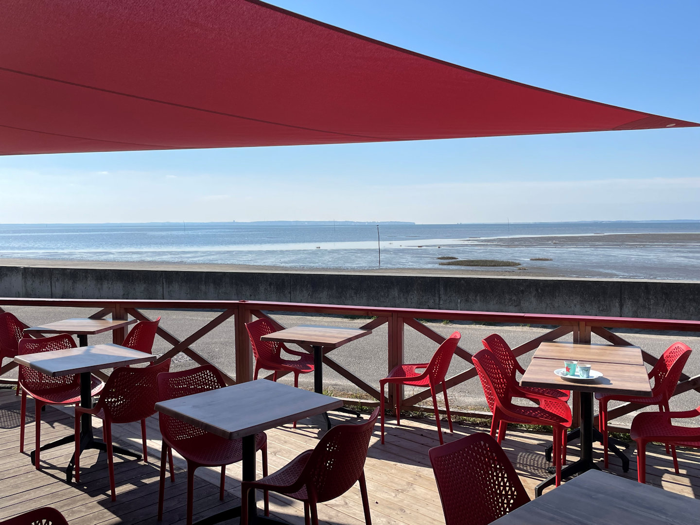 Toile d'ombrage enroulable terrasse restaurant - ArchiVoiles